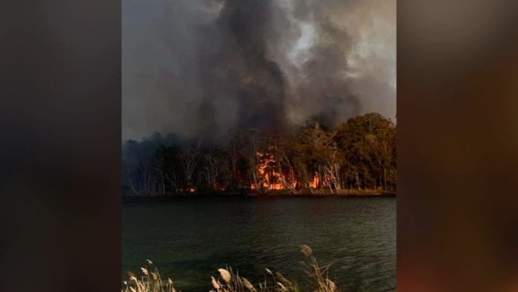 ISLAND FIRE CONTINUES NEAR FORSTER KEYS – NBN News