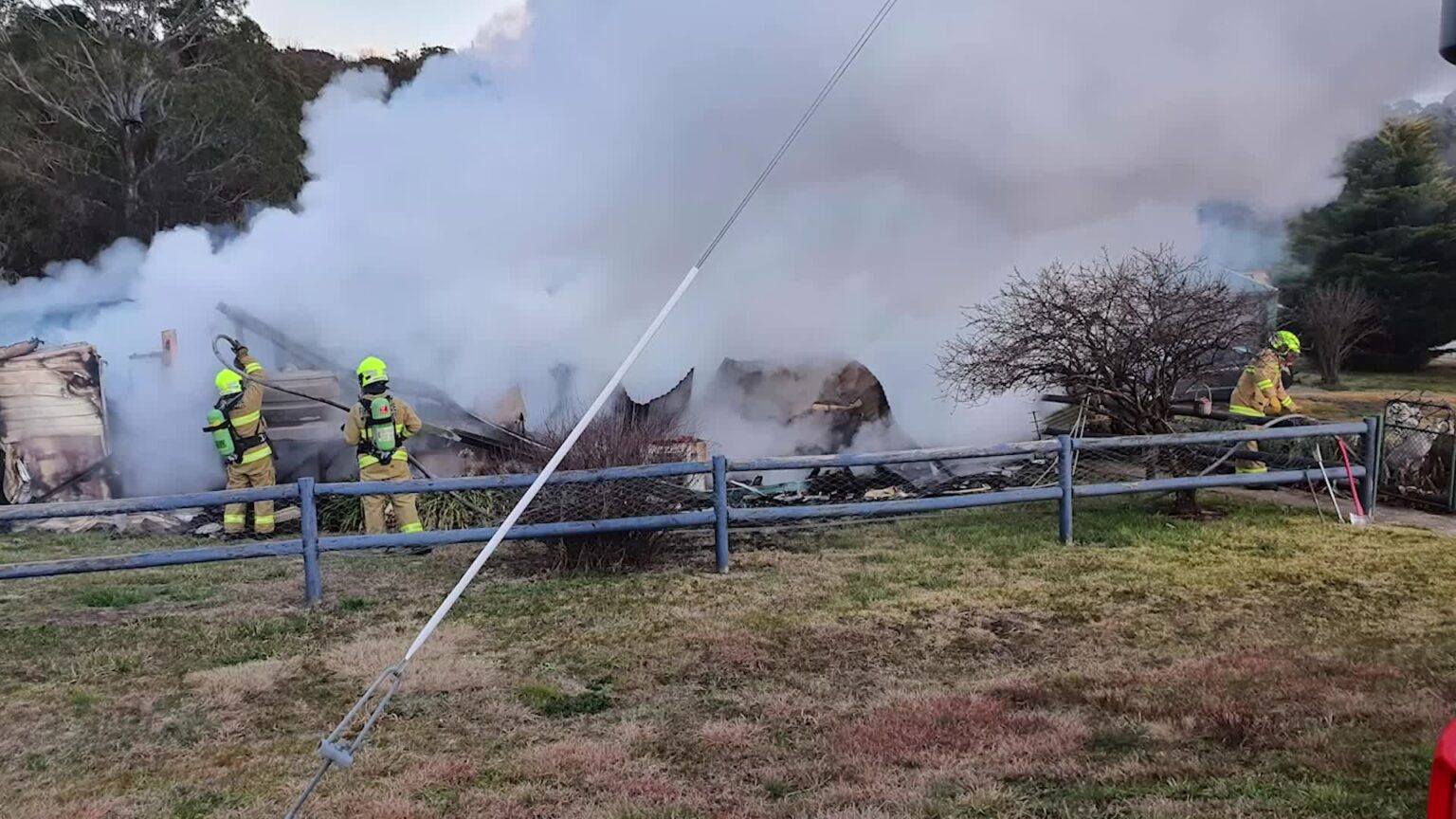 GLEN INNES HOME DESTROYED BY BLAZE – NBN News