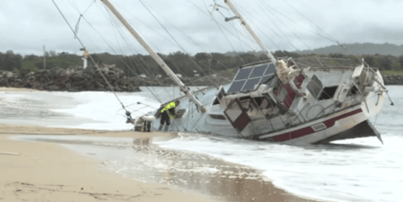 SAILING BOAT WASHES UP ON PILOT BEACH – NBN News