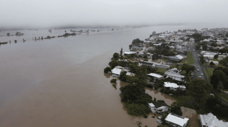 MACLEAN HAS CLOSE CALL WITH CLARENCE RIVER INCHES FROM BURSTING BANKS ...
