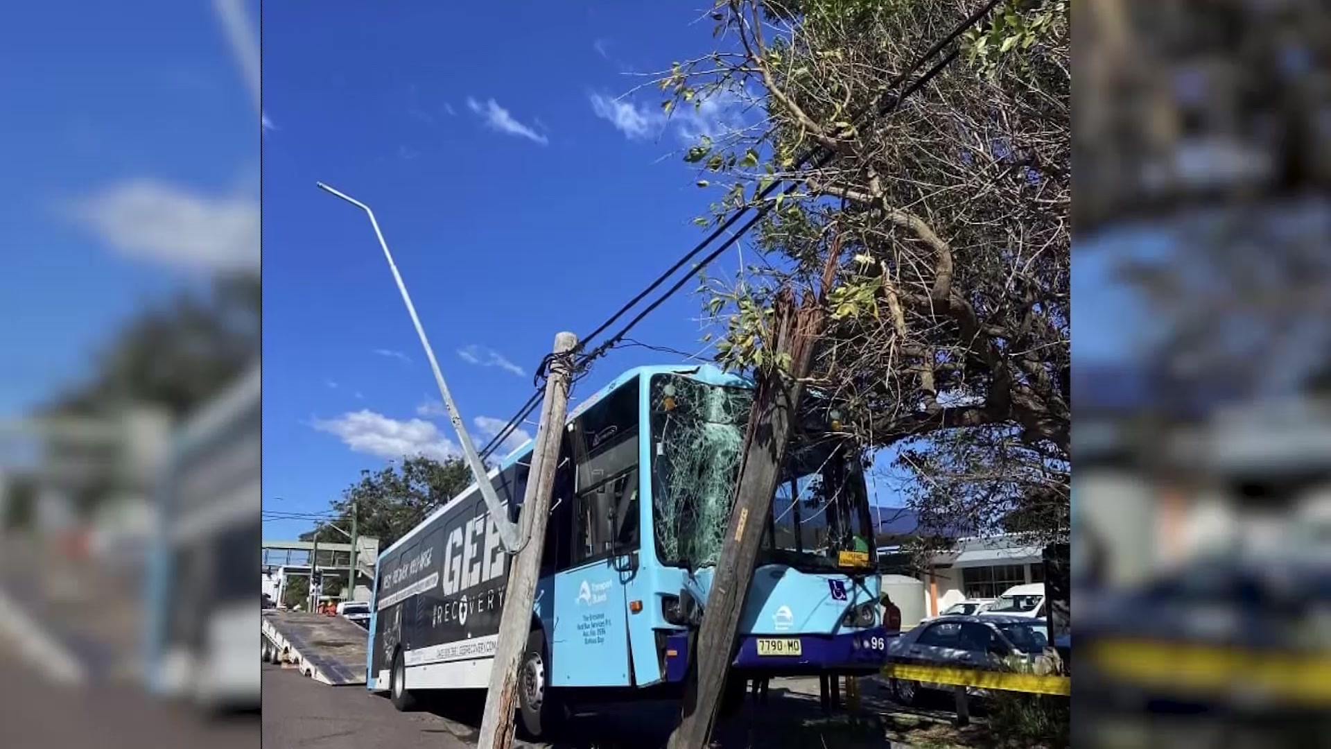 Bus crash creates chaos for East Gosford businesses – NBN News
