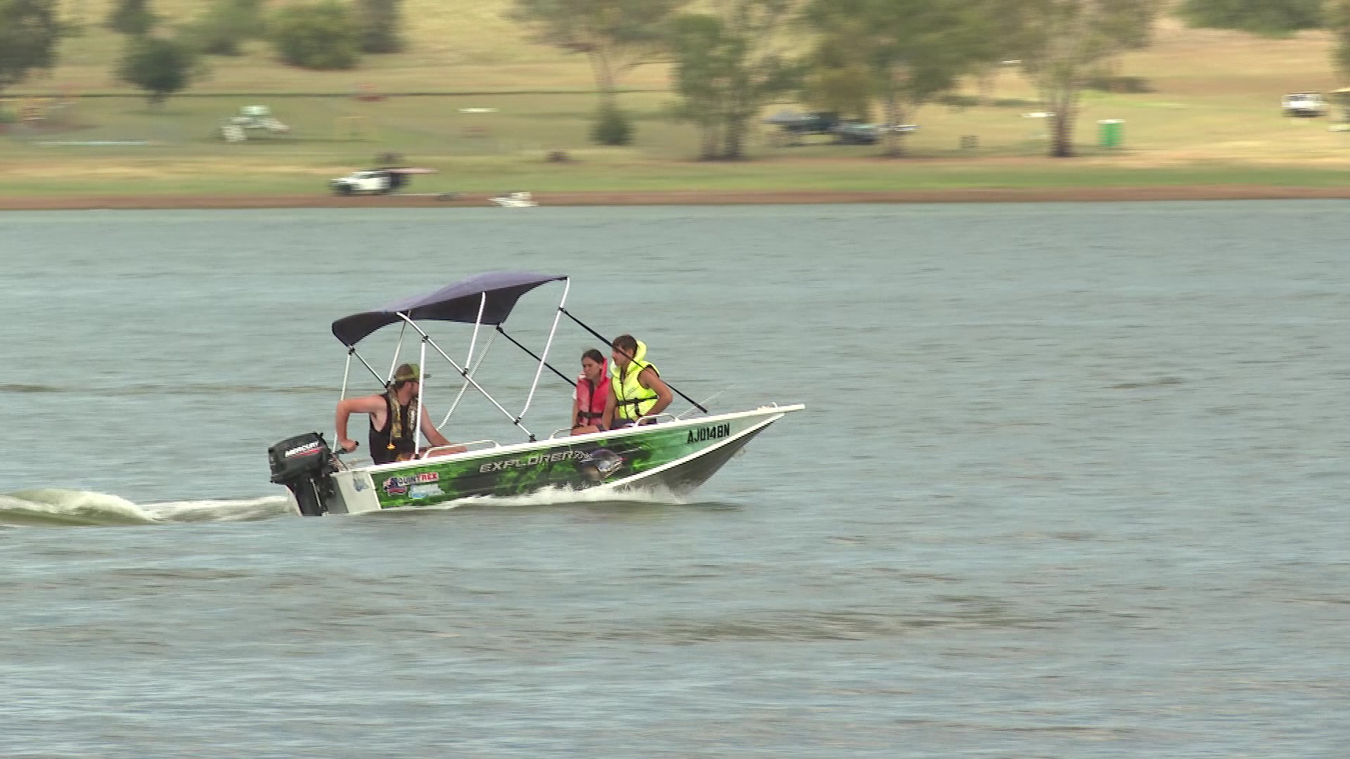 Thousands flock to Lake Keepit for New Years – NBN News