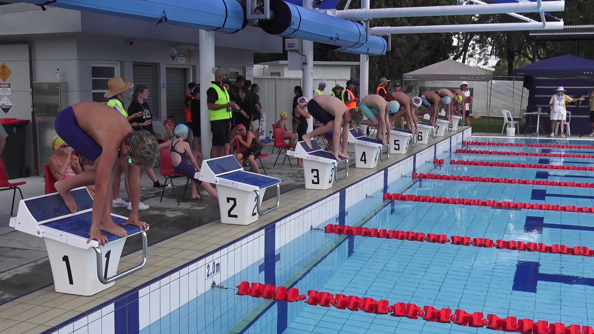 Students make a splash at the North Coast regional swimming carnival ...