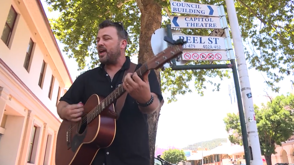 Travis Collins to rock Tamworth Town Hall for the first time – NBN News