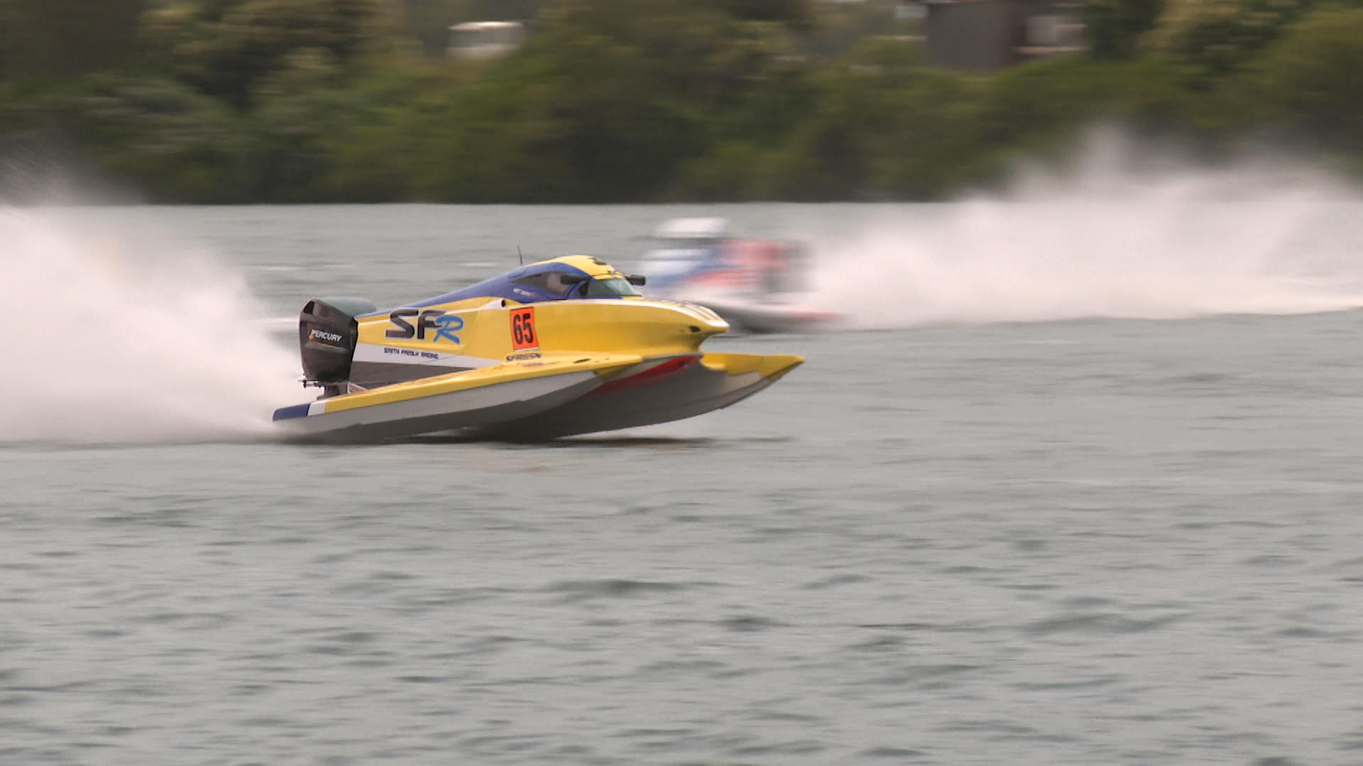 Drivers roar into action on day 1 of the Australian Formula Power Boat ...