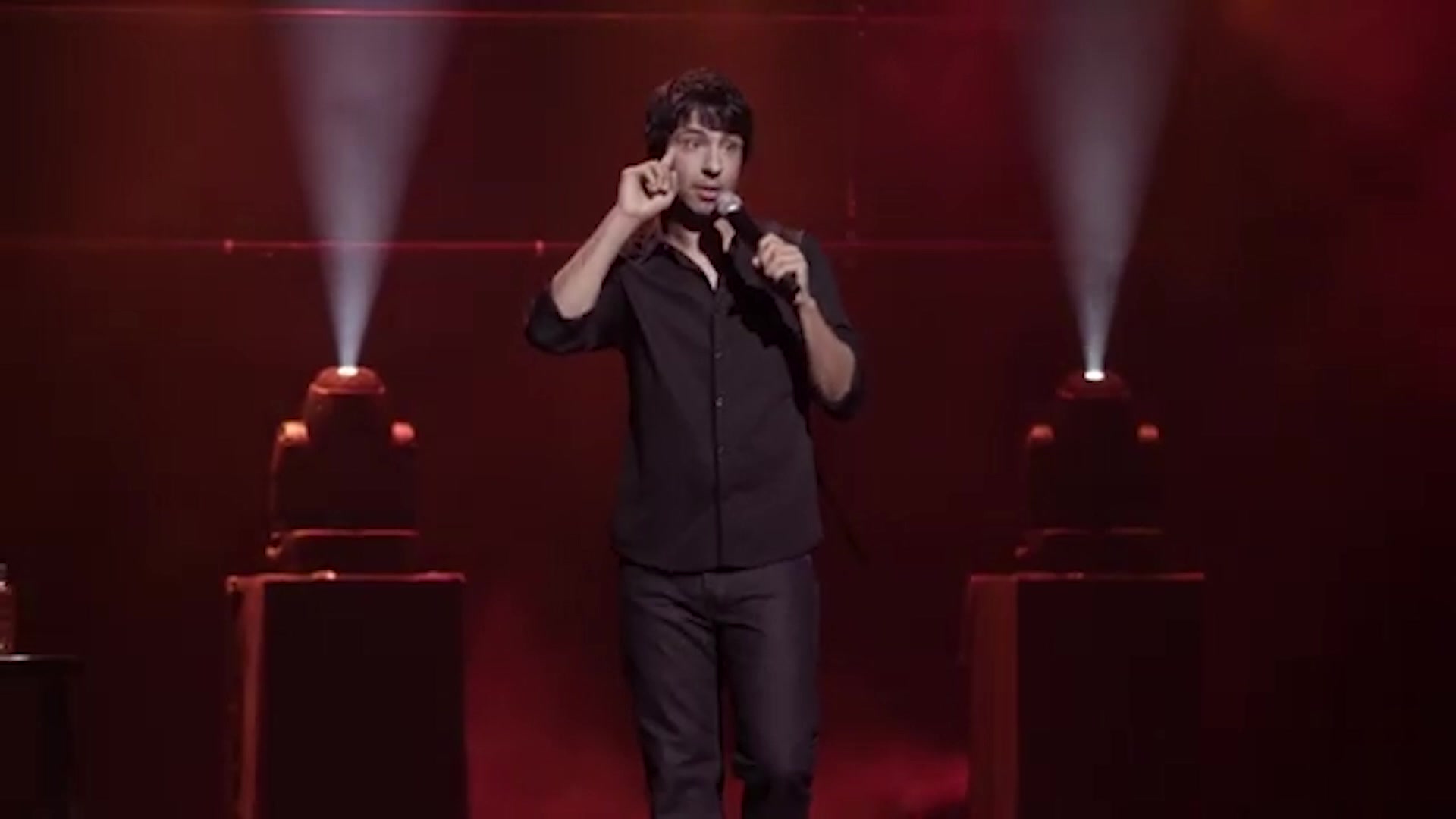Internationally renowned comedian to light up the stage in Lennox Head ...
