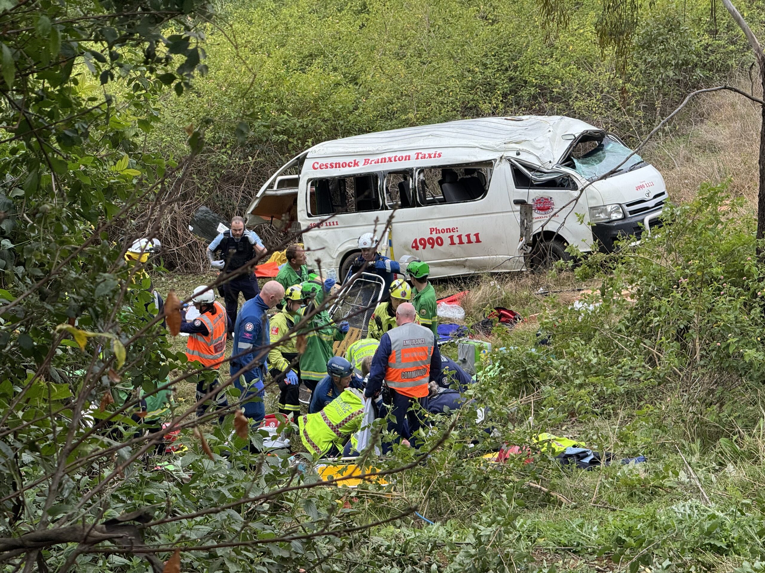 Six people injured in minibus crash in Hunter Valley – NBN News
