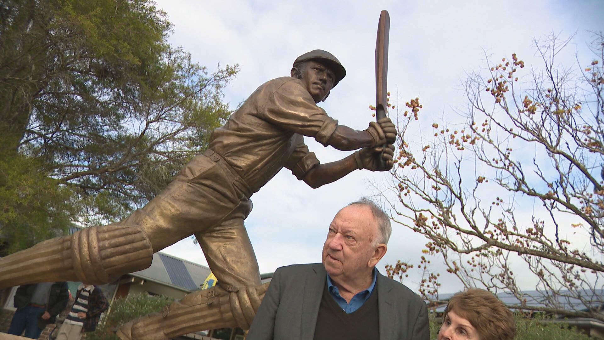 Doug Walters returns home to Dungog for statue unveiling – NBN News