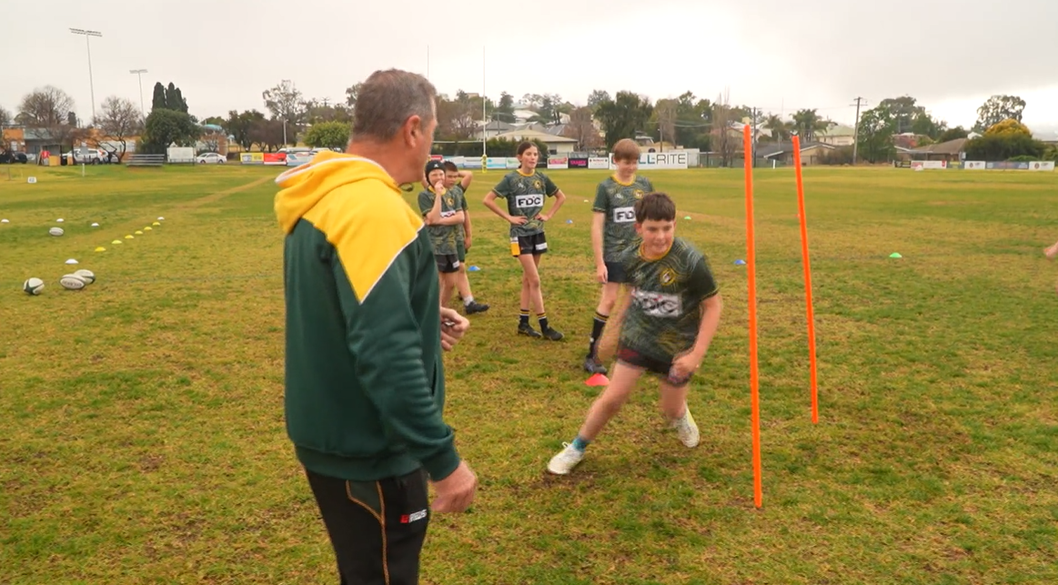 Mike Hayes brings Australian Raptors Rugby Academy to Tamworth – NBN News