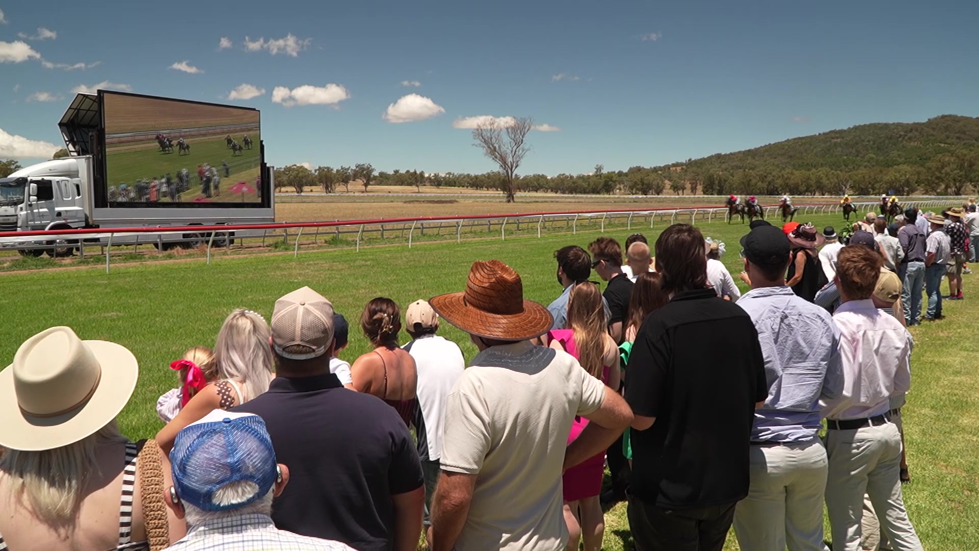 Boxing Day races attract hundreds in Quirindi – NBN News