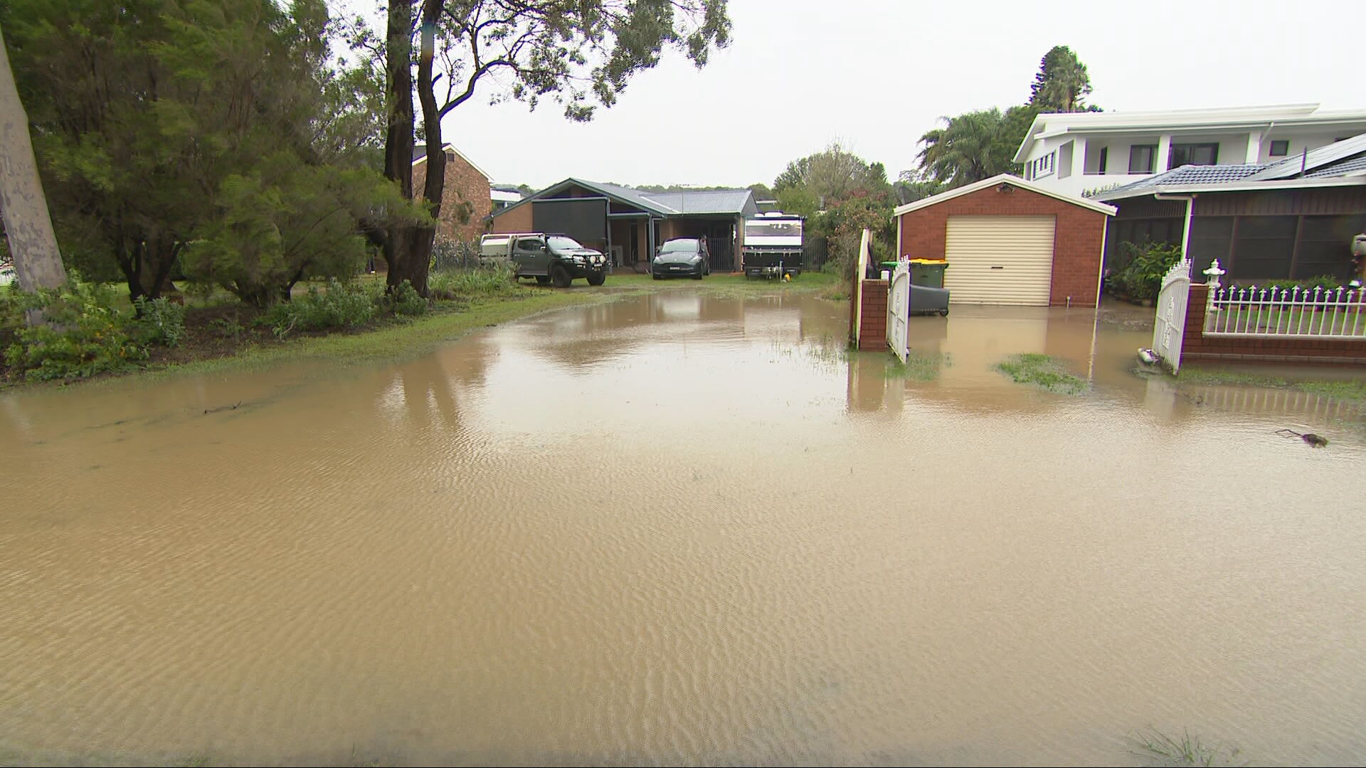 Warners Bay residents trapped after water pipe bursts – NBN News